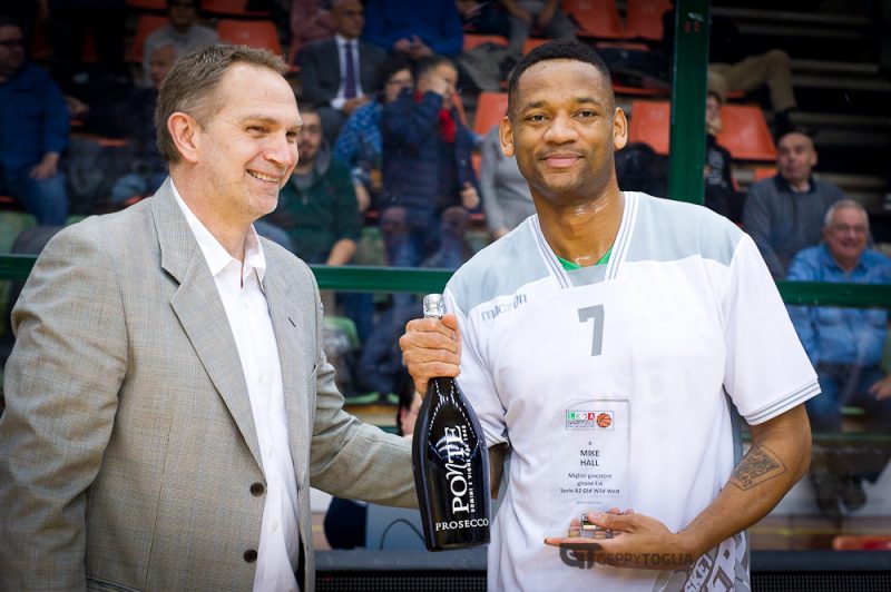 Mike Hall a tutto campo: Volevo essere come Jordan… ora giro l’Italia e ...