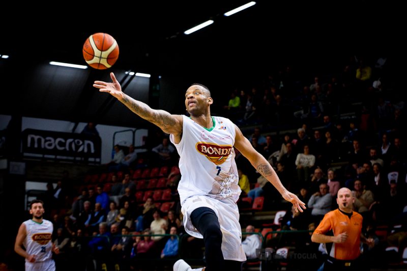 Mike Hall a tutto campo: Volevo essere come Jordan… ora giro l’Italia e ...